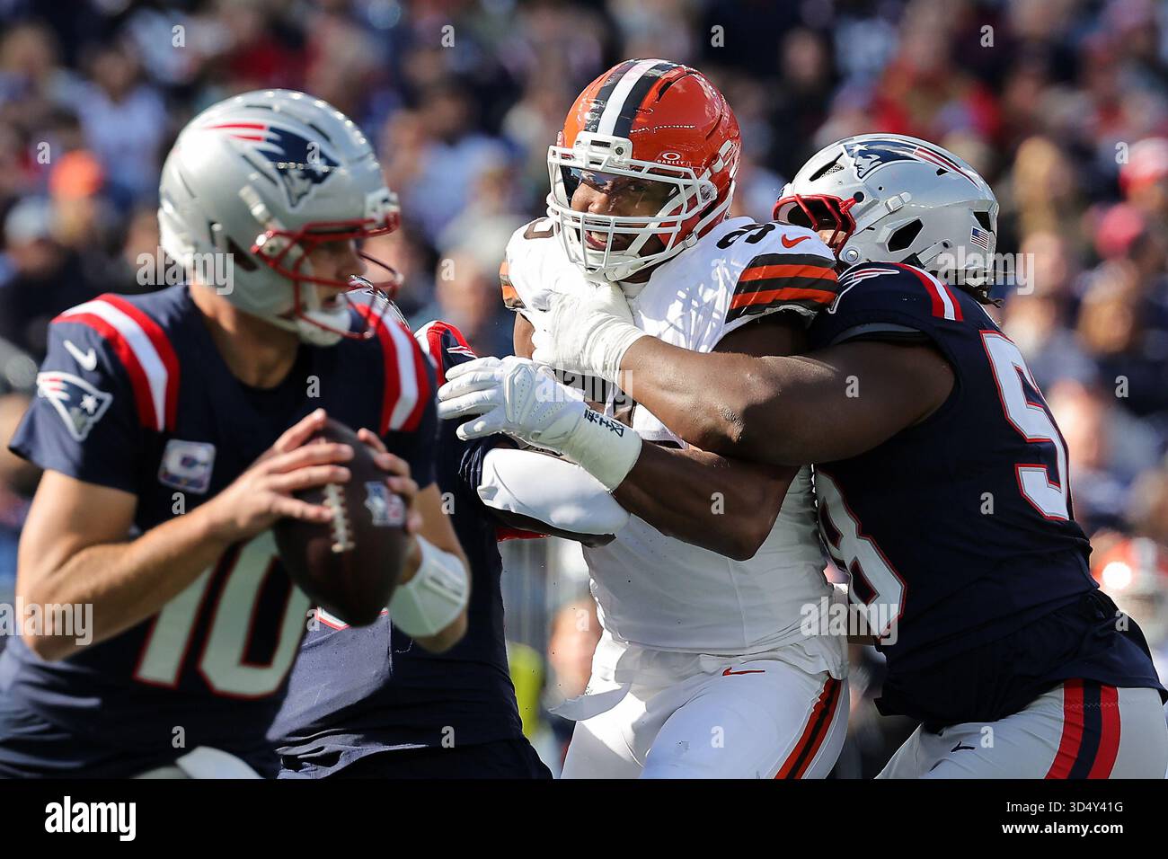 Cleveland Browns defensive end Myles Garrett tries to get past New ...