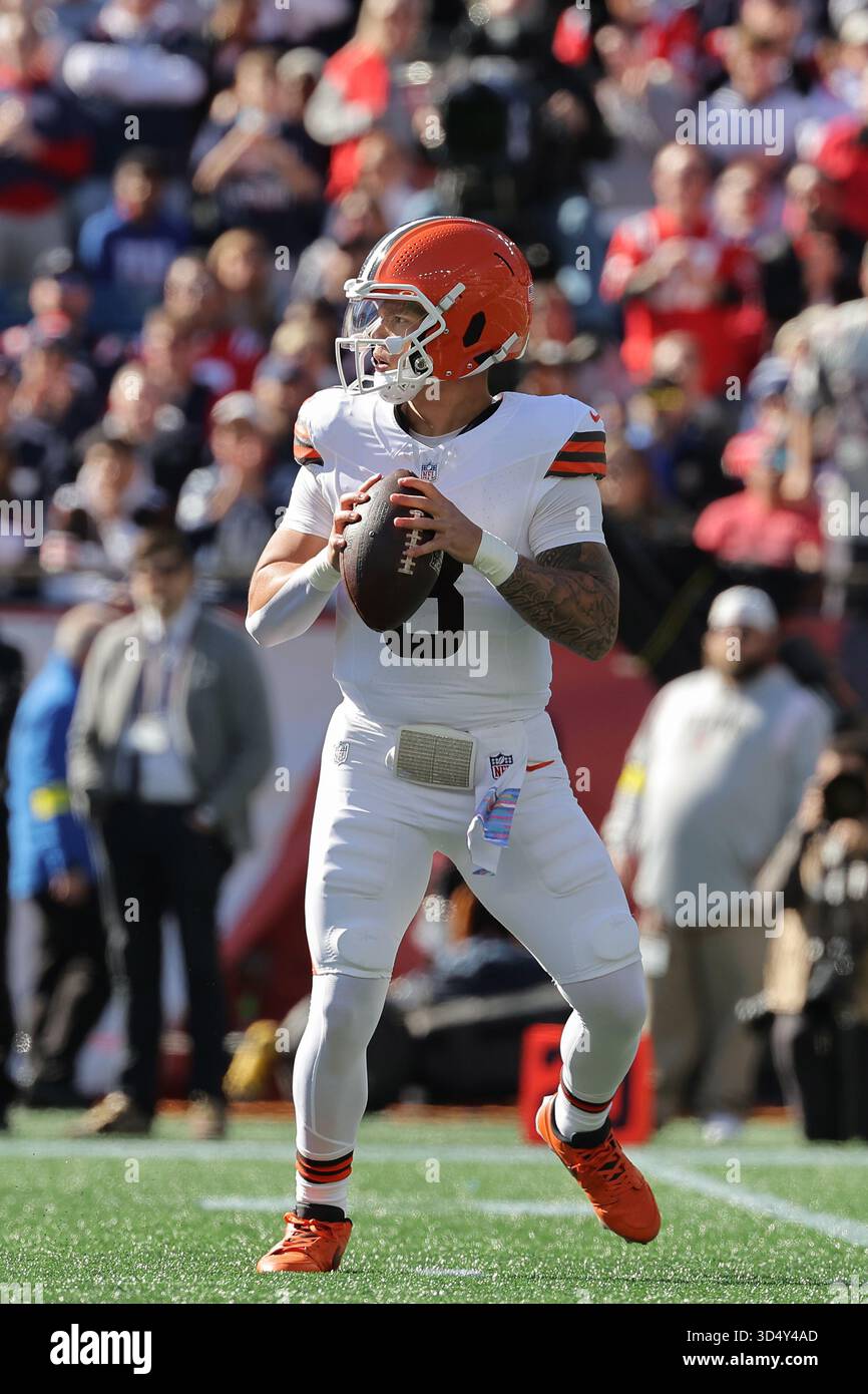 Cleveland Browns quarterback Dillon Gabriel drops back to pass against ...