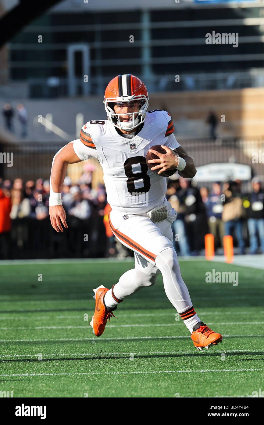 Cleveland Browns quarterback Dillon Gabriel runs against the New ...