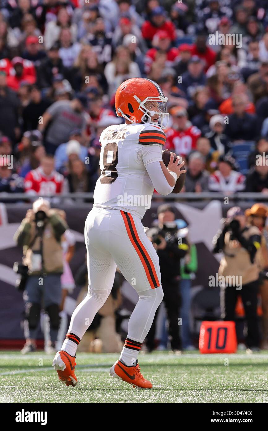 Cleveland Browns quarterback Dillon Gabriel looks to pass against the ...