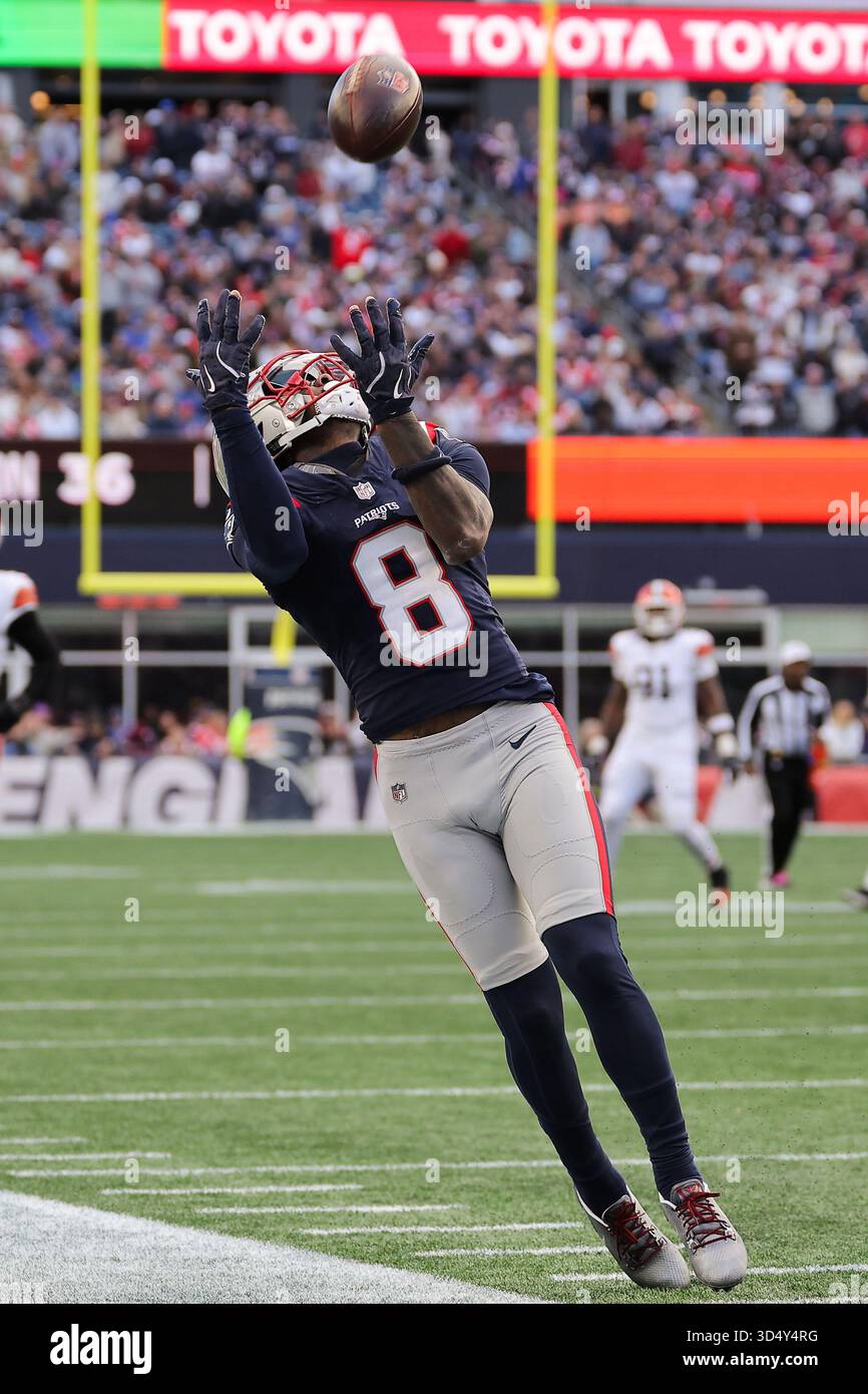 New England Patriots' Stefon Diggs makes a catch along the sidelines ...