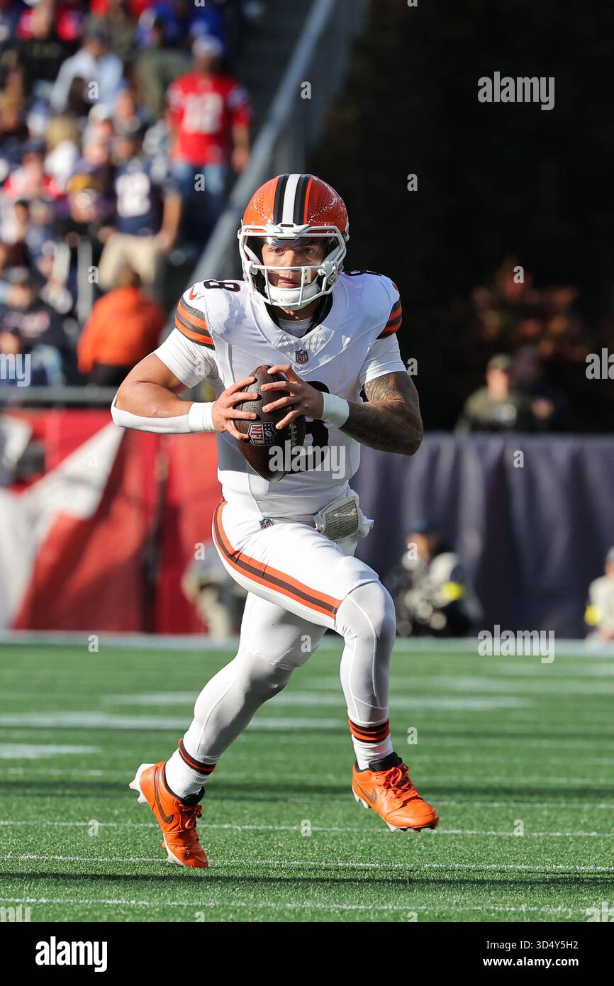 Cleveland Browns quarterback Dillon Gabriel scrambles against the New ...