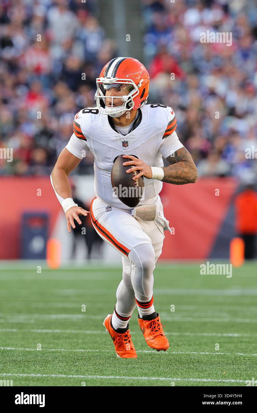 Cleveland Browns quarterback Dillon Gabriel scrambles against the New ...