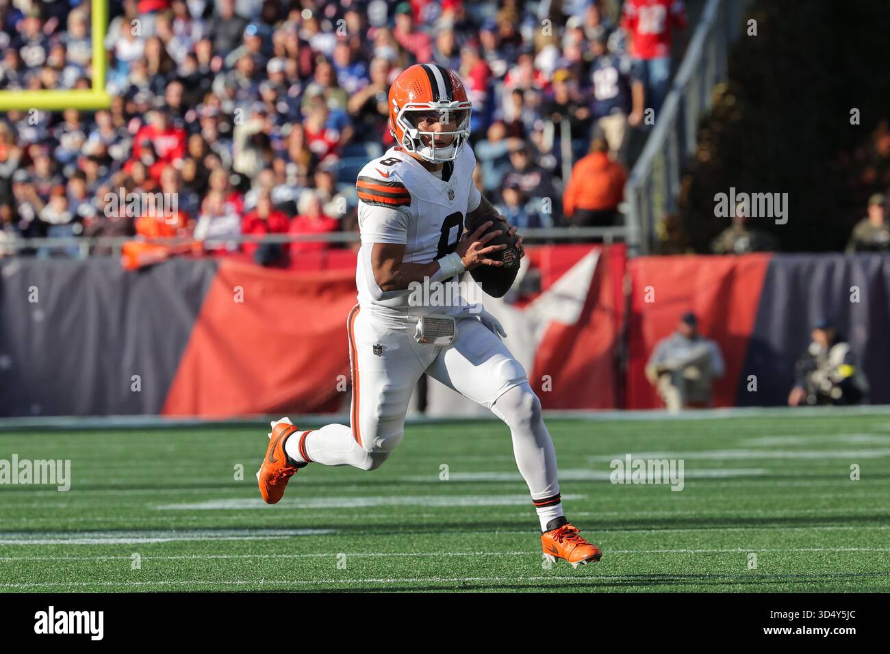 Cleveland Browns quarterback Dillon Gabriel scrambles against the New ...