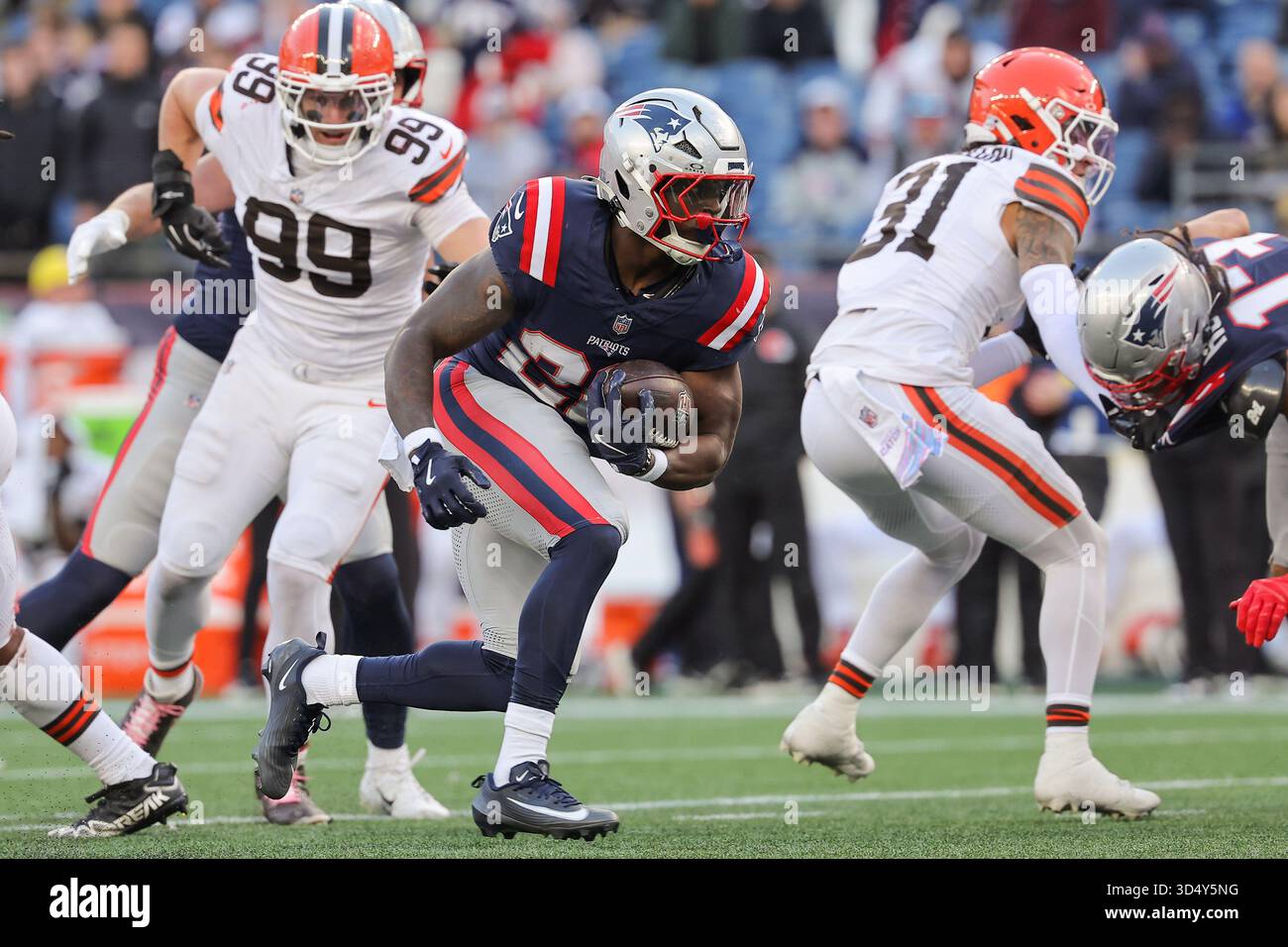 New England Patriots' Charles Woods runs against the Cleveland Browns ...