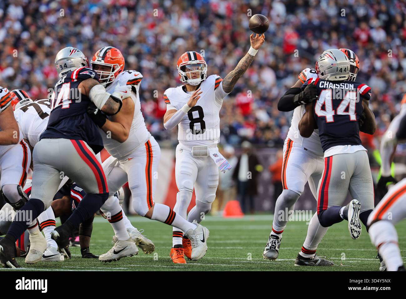 Cleveland Browns quarterback Dillon Gabriel passes against the New ...