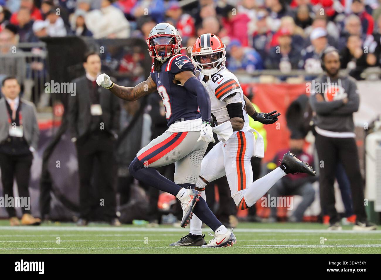 Cleveland Browns cornerback Denzel Ward (21) covers New England ...