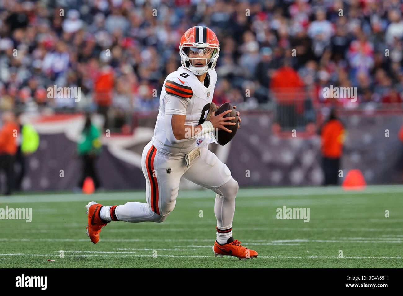 Cleveland Browns quarterback Dillon Gabriel scrambles against the New ...
