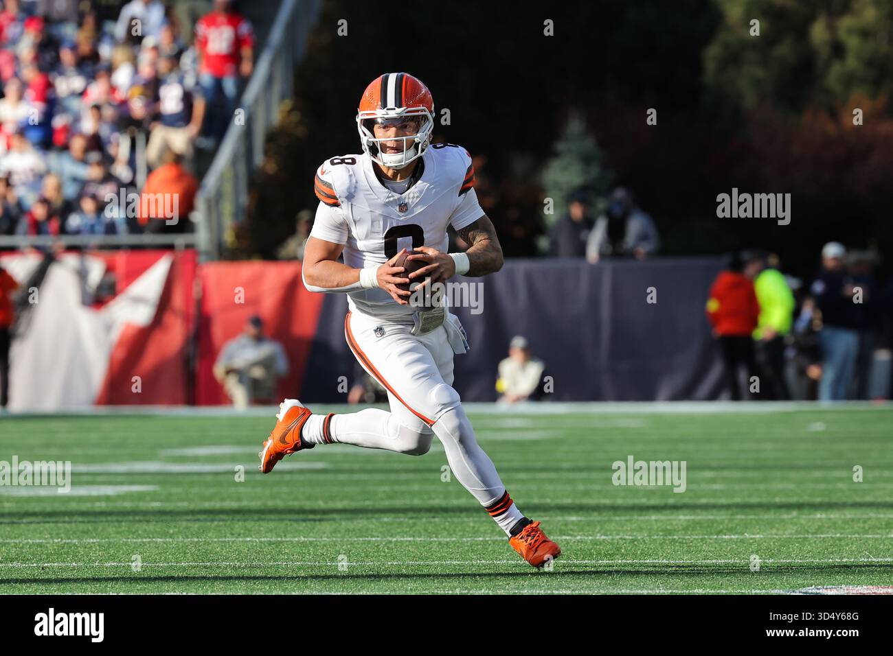 Cleveland Browns quarterback Dillon Gabriel scrambles against the New ...