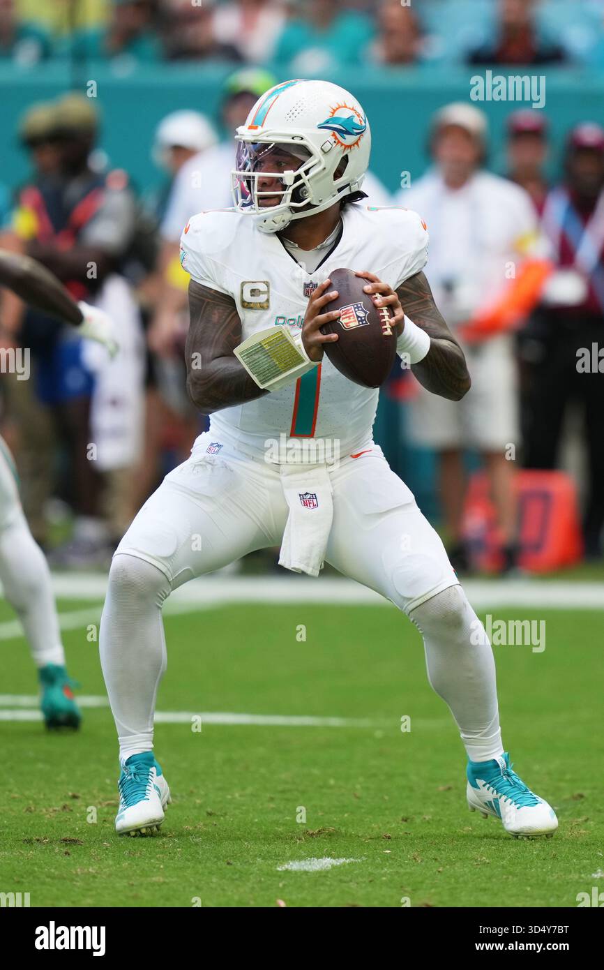 Miami Dolphins quarterback Tua Tagovailoa (1) looks to pass during the ...