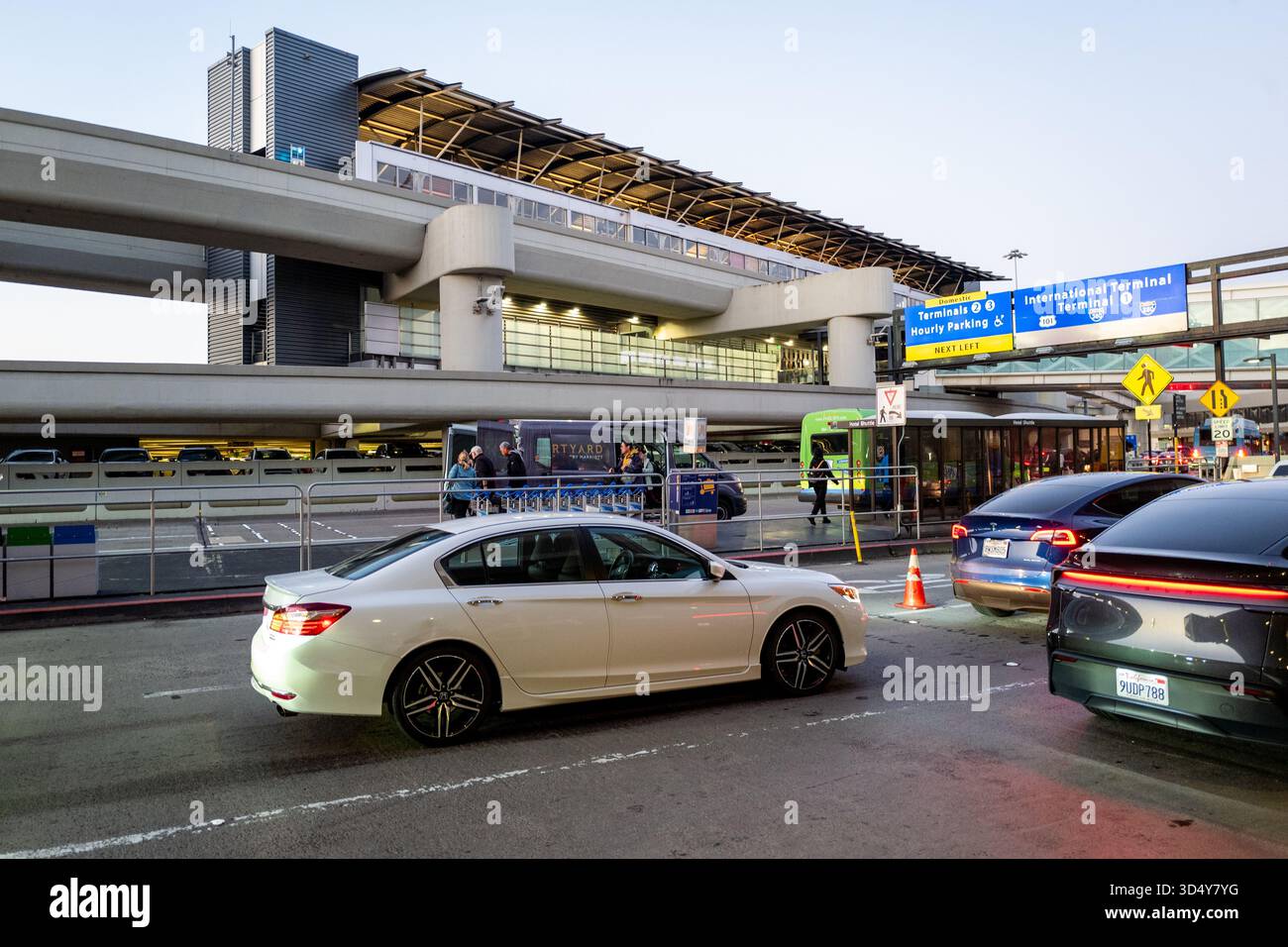 Cars pull up to the Departures level at San Francisco International ...