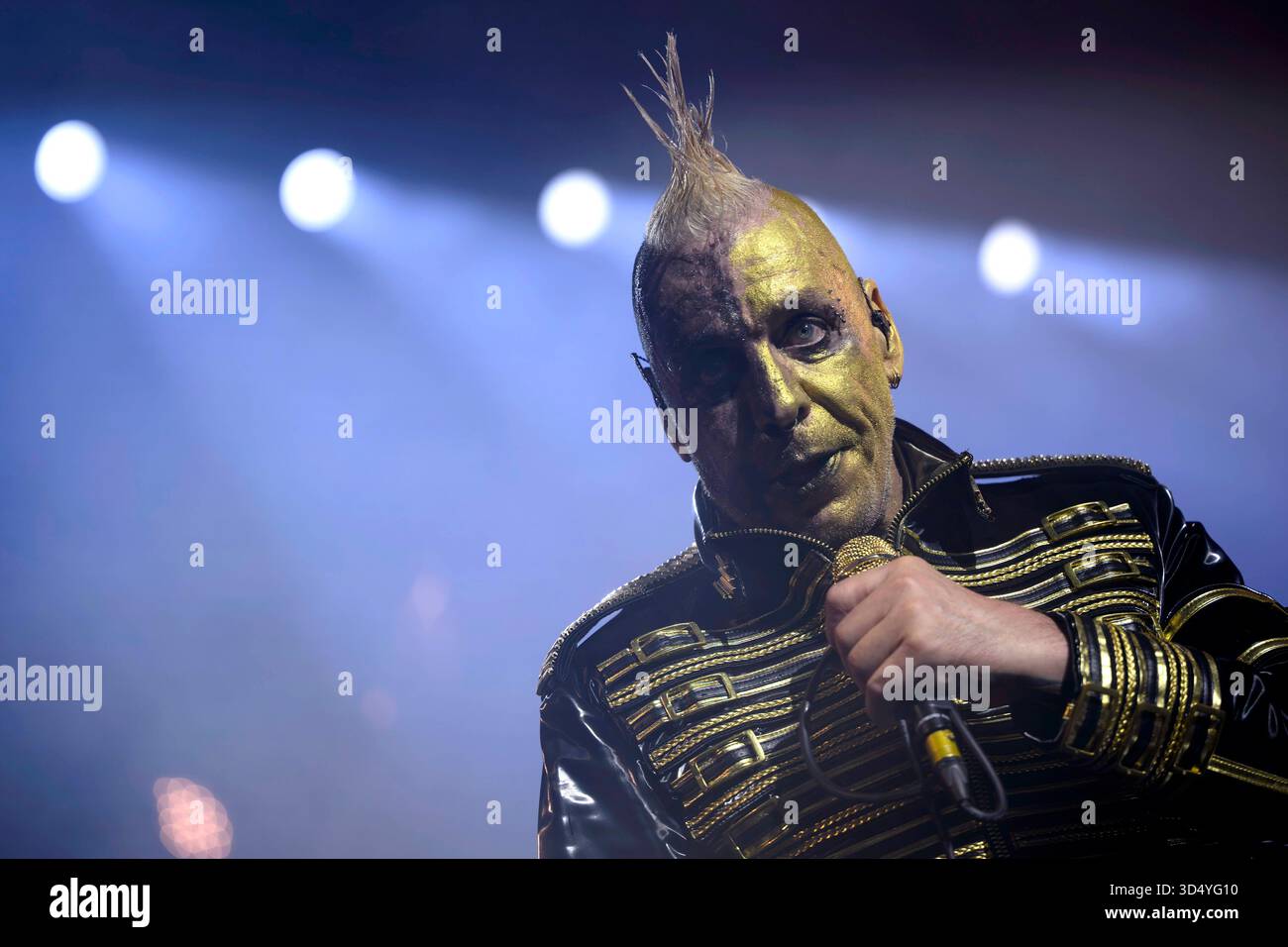 Hinweis: Solo-Auftritt, keine Restriktionen - Sänger Till Lindemann ...