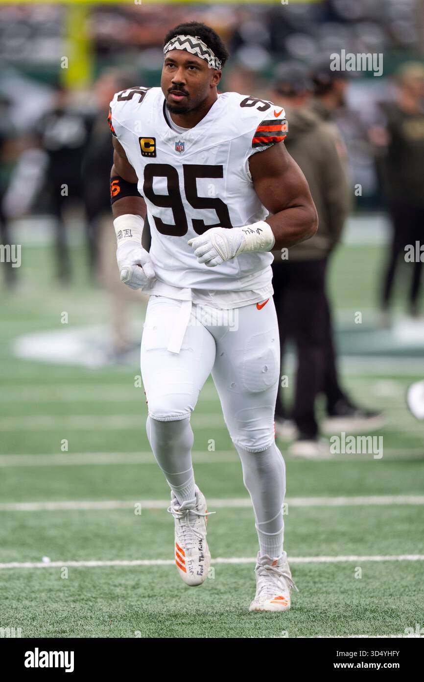 Cleveland Browns defensive end Myles Garrett (95) in action prior to an ...