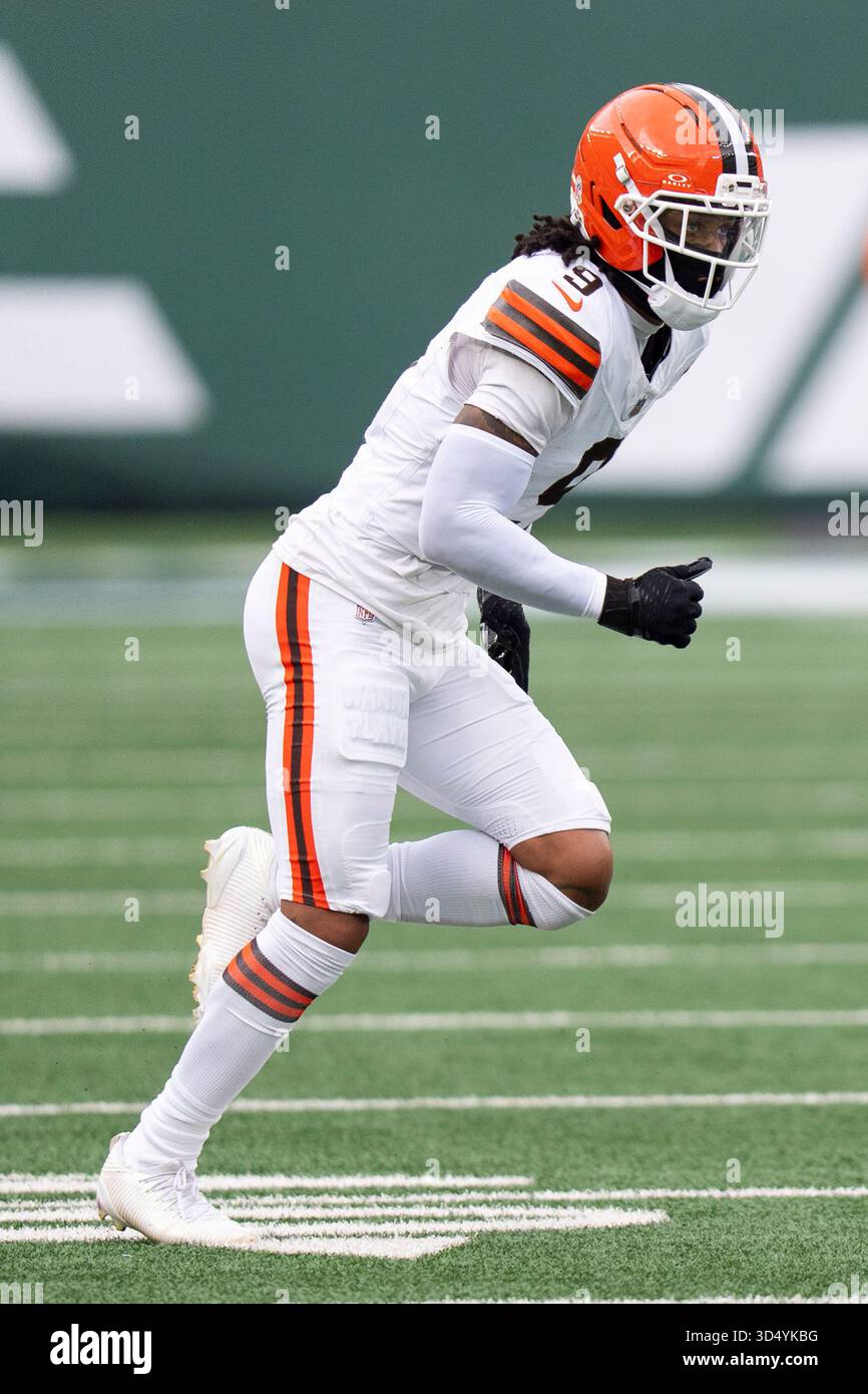 Cleveland Browns safety Grant Delpit (9) in action during an NFL ...