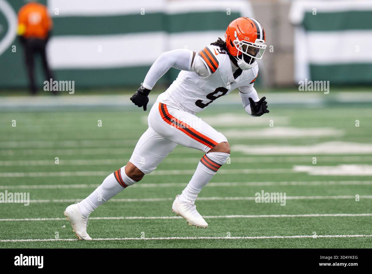 Cleveland Browns safety Grant Delpit (9) in action during an NFL ...