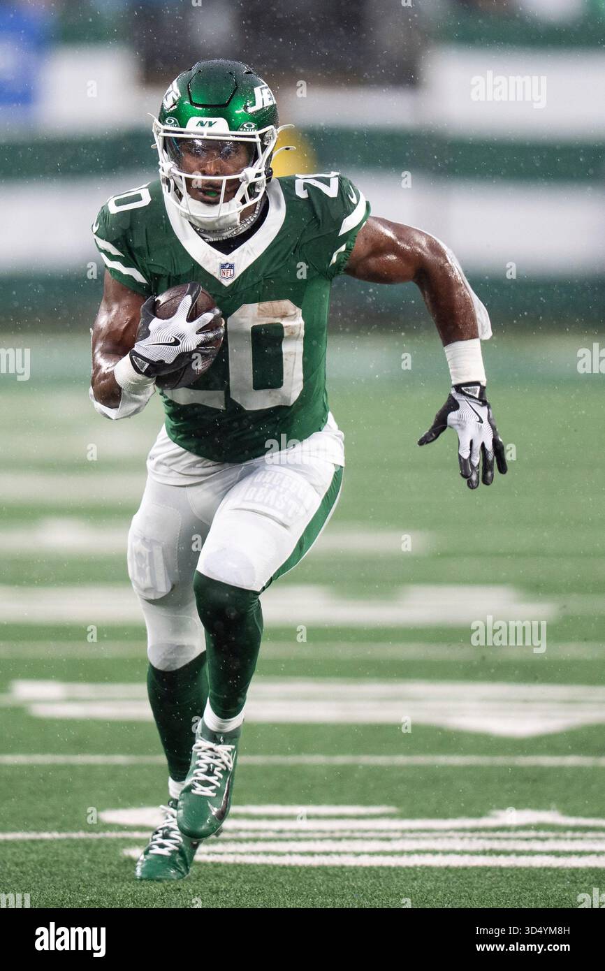New York Jets running back Breece Hall (20) runs with the ball for a ...