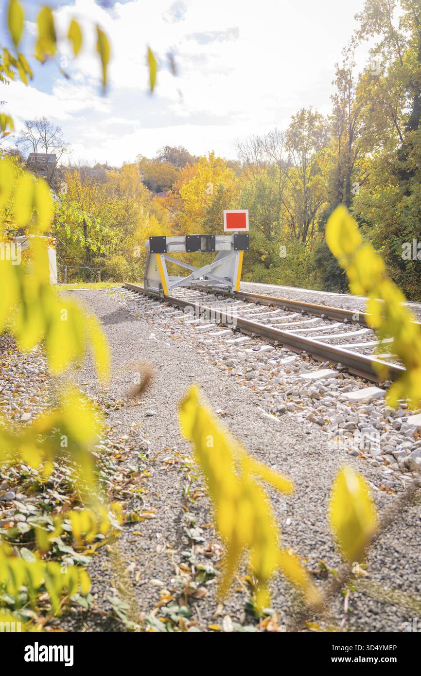 End railroad track barrier hi-res stock photography and images - Alamy
