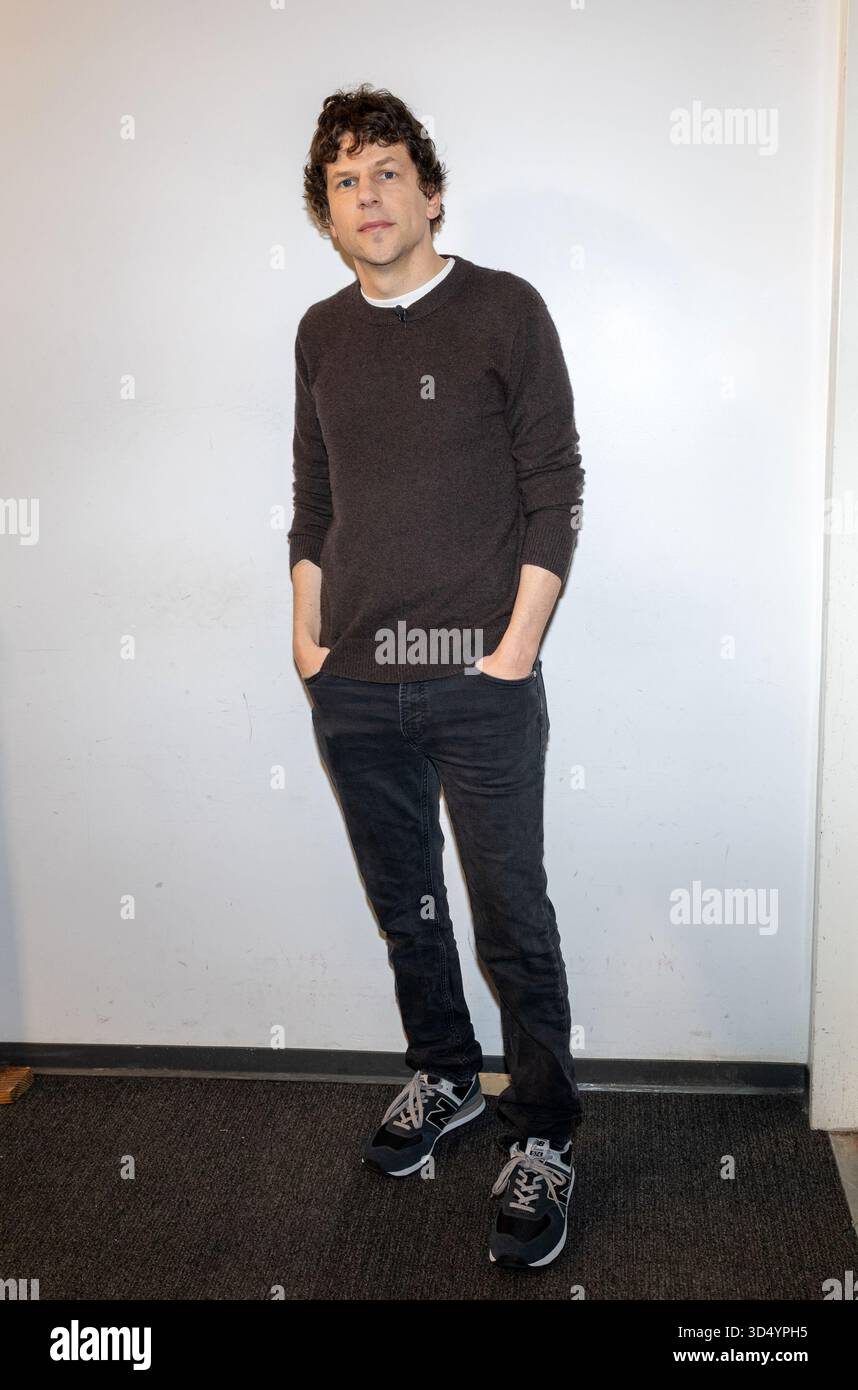 DORAL, FL - NOV 12: Jesse Eisenberg is seen during Despierta America ...