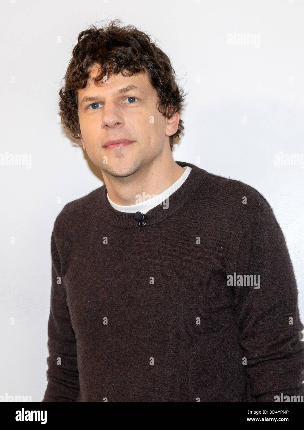 DORAL, FL - NOV 12: Jesse Eisenberg is seen during Despierta America ...