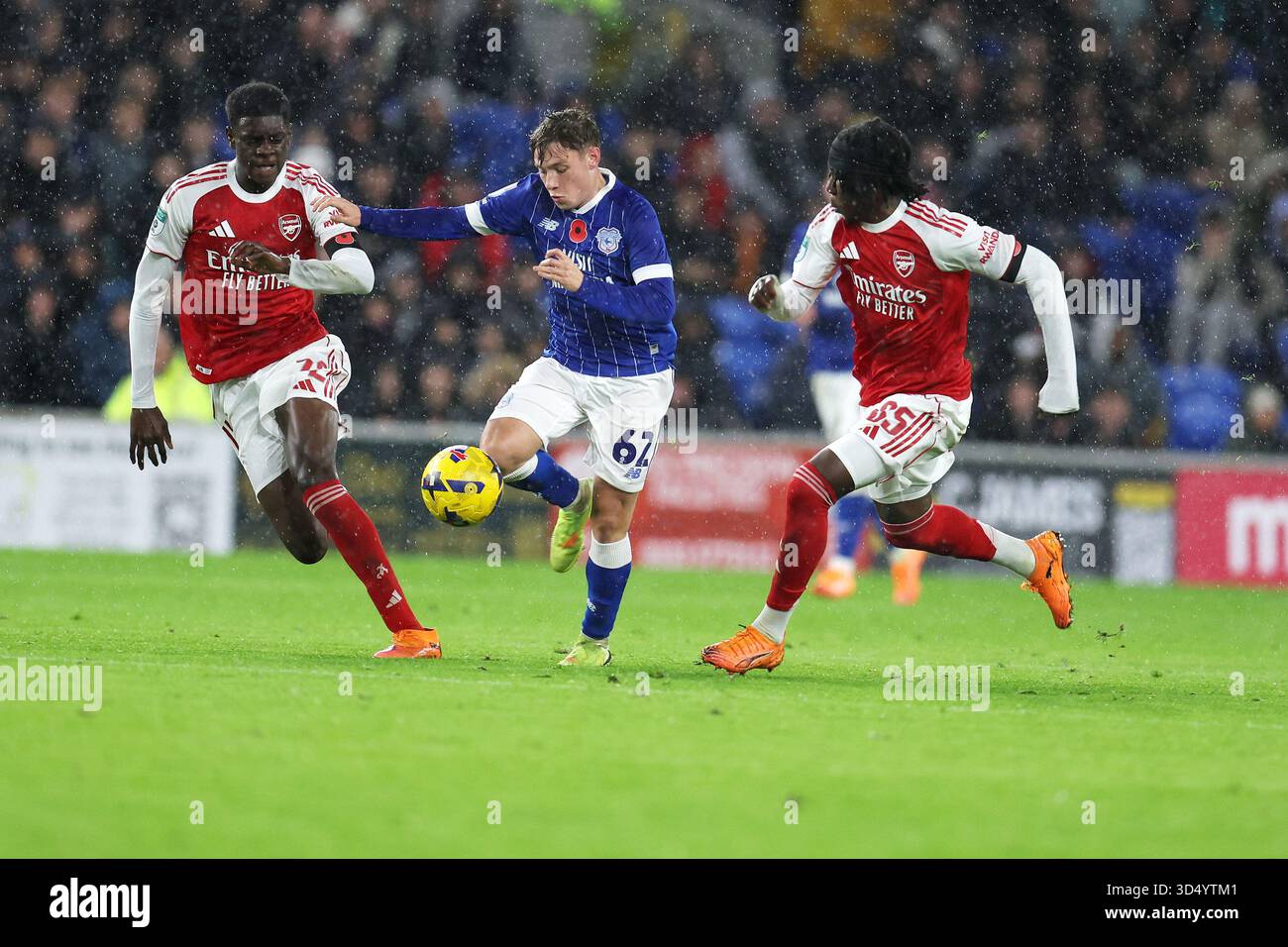 Ifeoluwa Ibrahim of Arsenal u21 (l) & Josiah King of Arsenal u21 (r ...