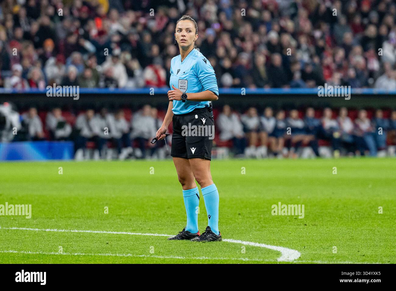 Marta Huerta de Aza (Referee) GER, FC FC Bayern Munich Women vs ...