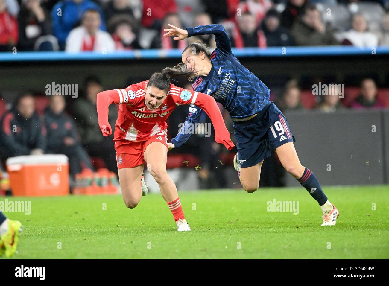 12 November 2025, Bavaria, Munich: Soccer, Women: Champions League ...