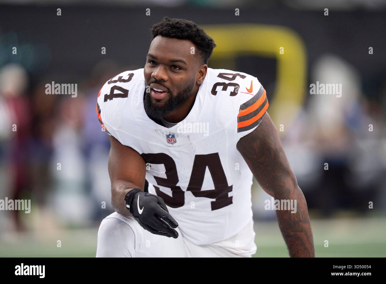 Cleveland Browns running back Jerome Ford (34) looks on prior to an NFL ...