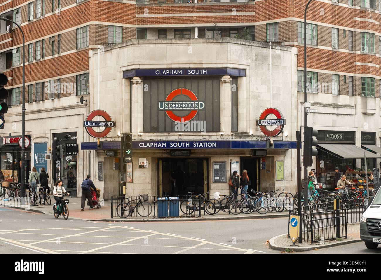 Clapham south entrance hi-res stock photography and images - Alamy