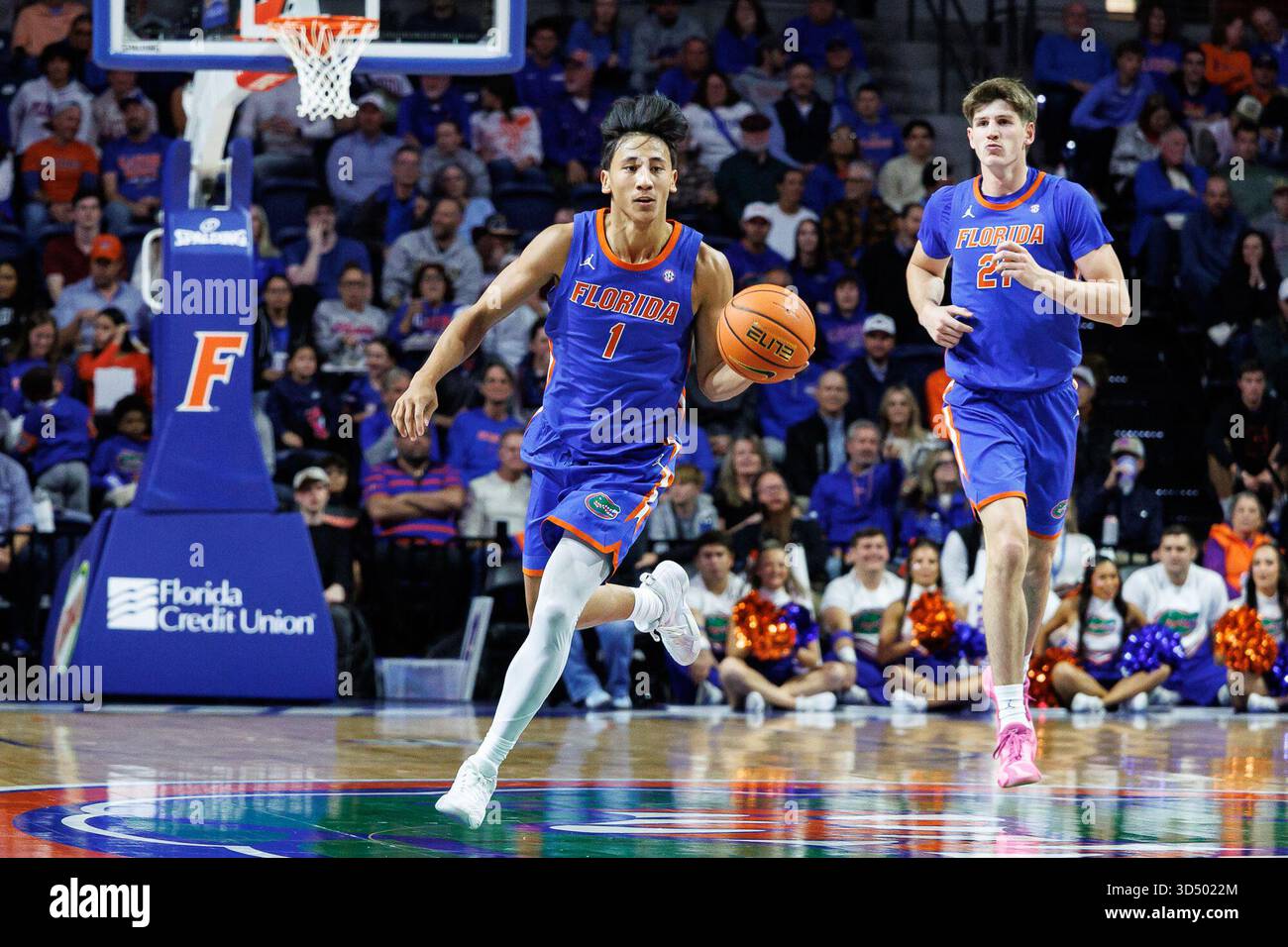 Florida guard Xaivian Lee (1) dribbles downcourt during the second half ...