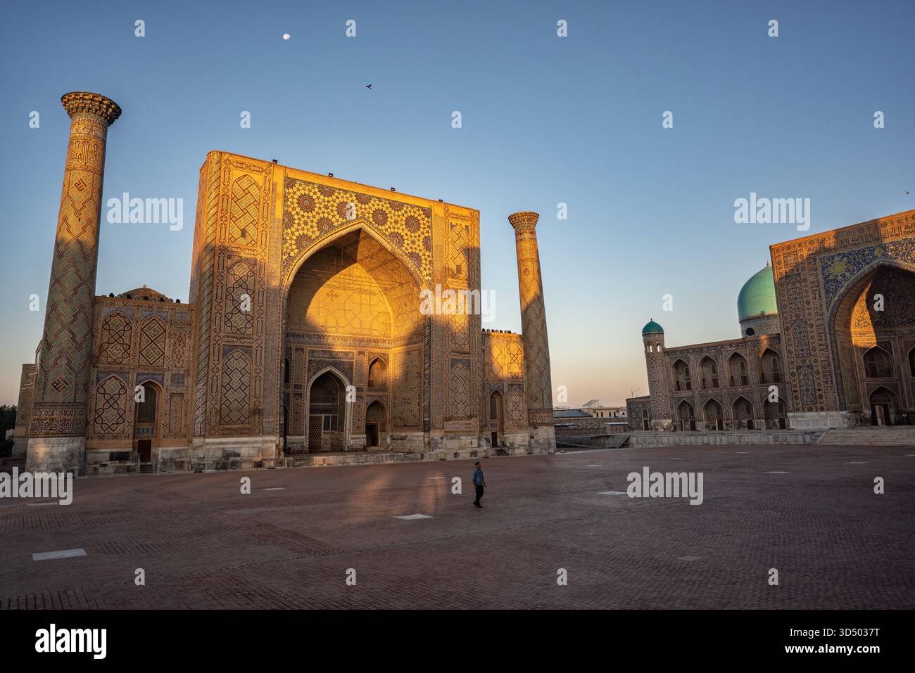 Samarkand registan mosque madrassa hi-res stock photography and images ...