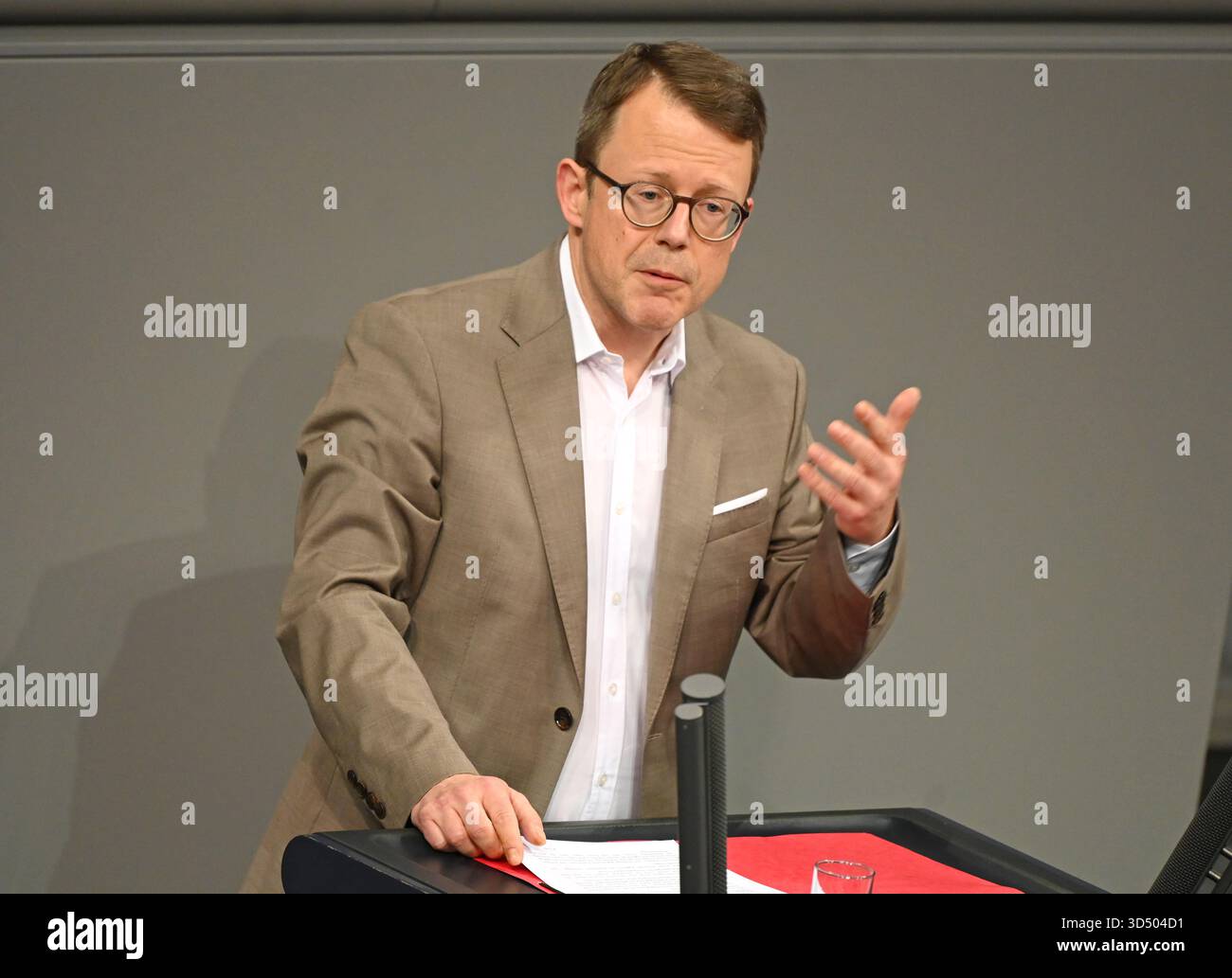 12 November 2025, Berlin: Ulrich Thorne (Die Linke) speaks during the ...