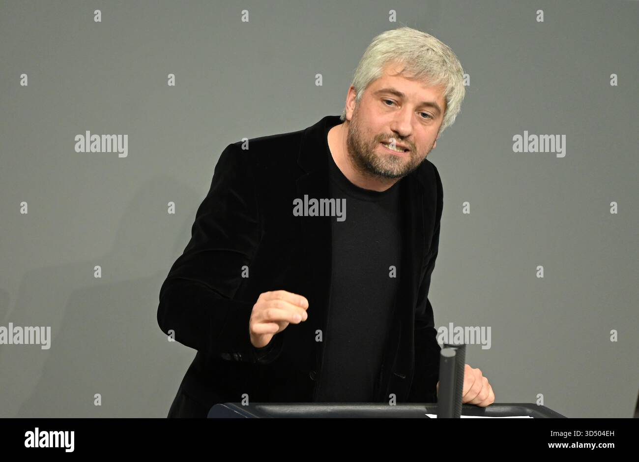 12 November 2025, Berlin: David Schliesing (Die Linke) speaks in the ...