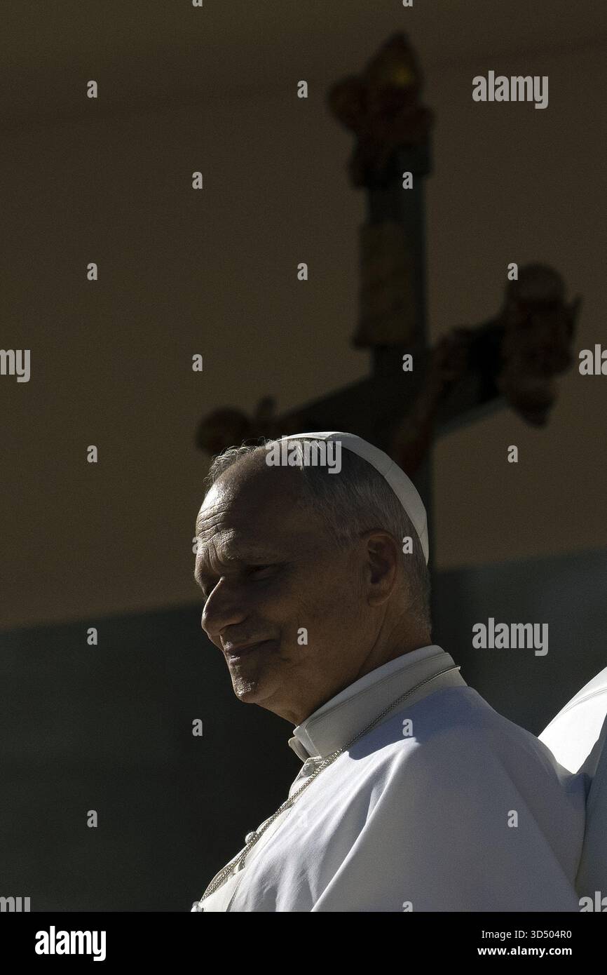 **NO LIBRI** Italy, Rome, Vatican, 2025/11/12.Pope Leo XIV holds his ...