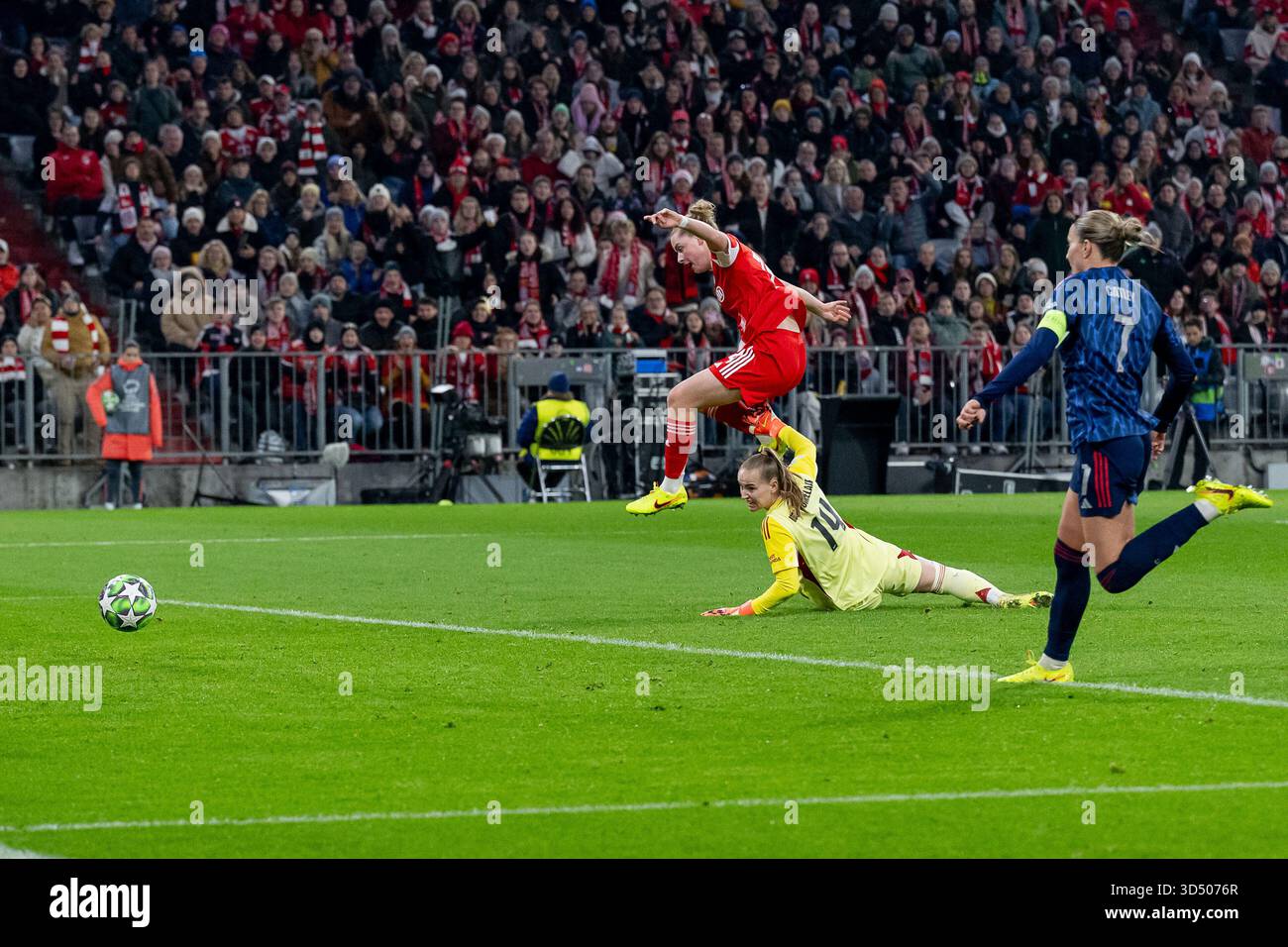 Alara Sehitler (FC FC Bayern Munich Women, #14) during her goal [goal ...