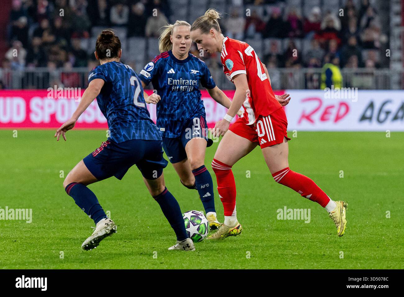 Emily Fox (Arsenal Women FC, #2) and Beth Mead (Arsenal Women FC, #9 ...