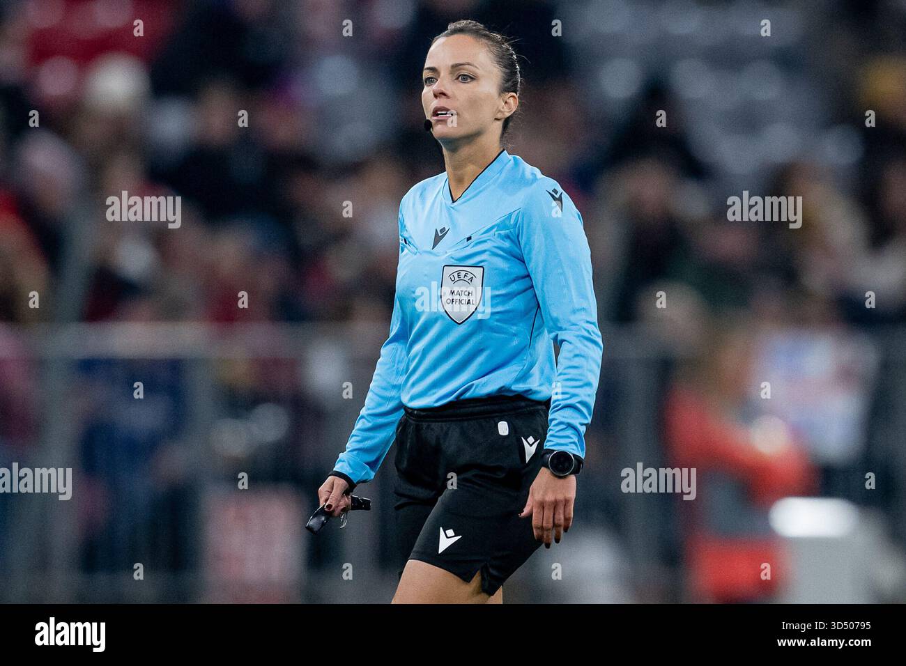 Marta Huerta de Aza (Referee) GER, FC FC Bayern Munich Women vs ...