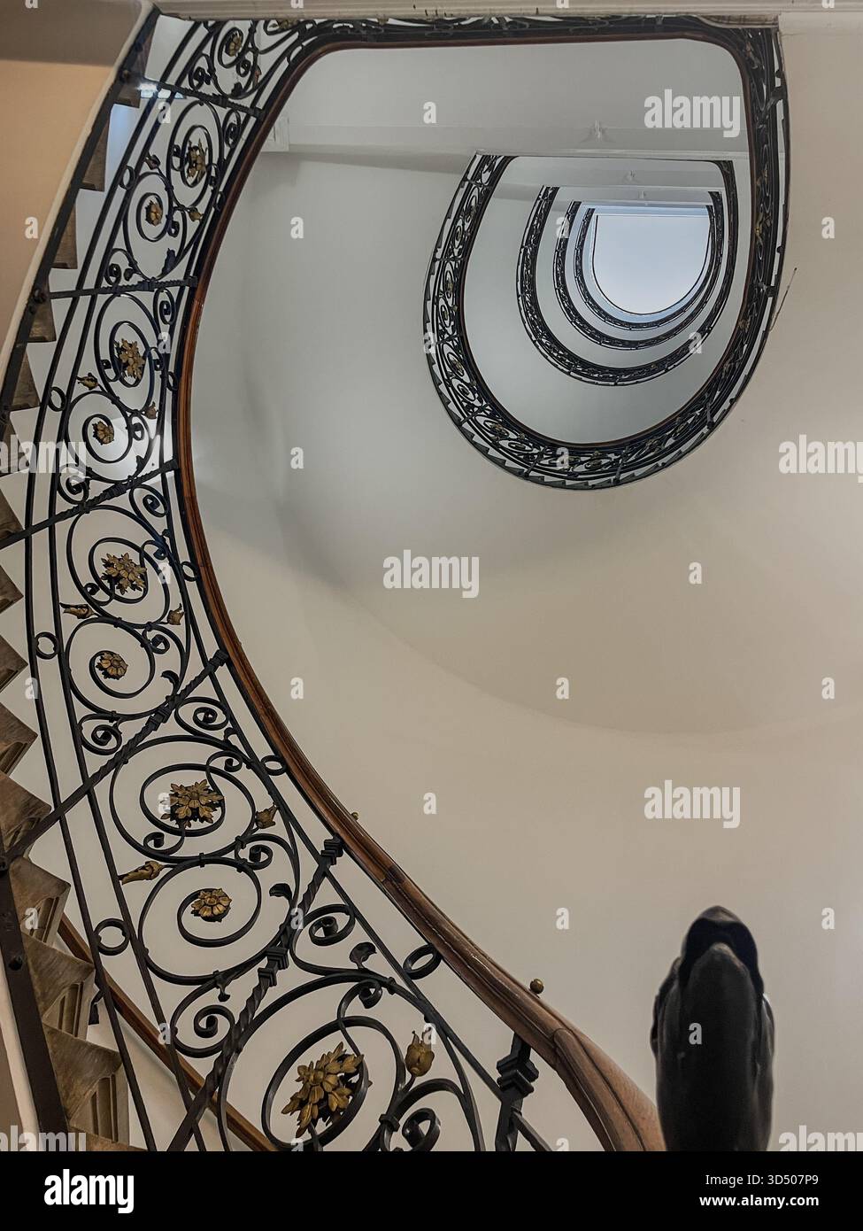 View curved classical building hi-res stock photography and images - Alamy