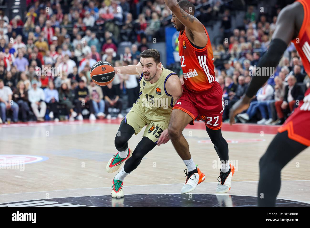 Tomas Satoransky (FC Barcelona Basket, #13) with Isiaha Mike (FC Bayern ...