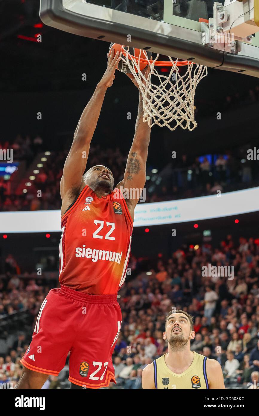 Isiaha Mike (FC Bayern Basketball, #22) at the hoop, GER, FC Bayern ...