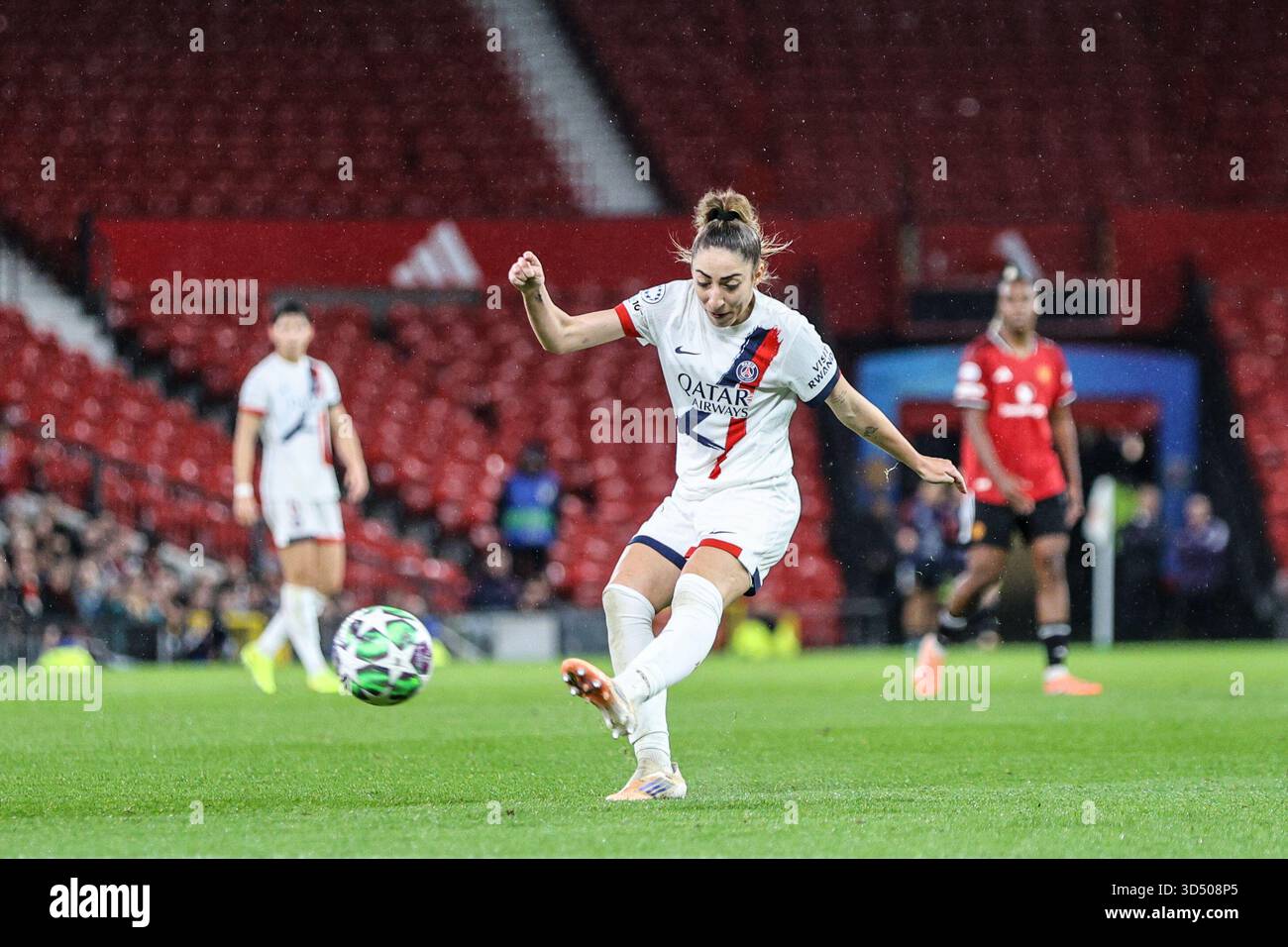 Olga Carmona (77 PSG) scores the equaliser during the UEFA Womens ...