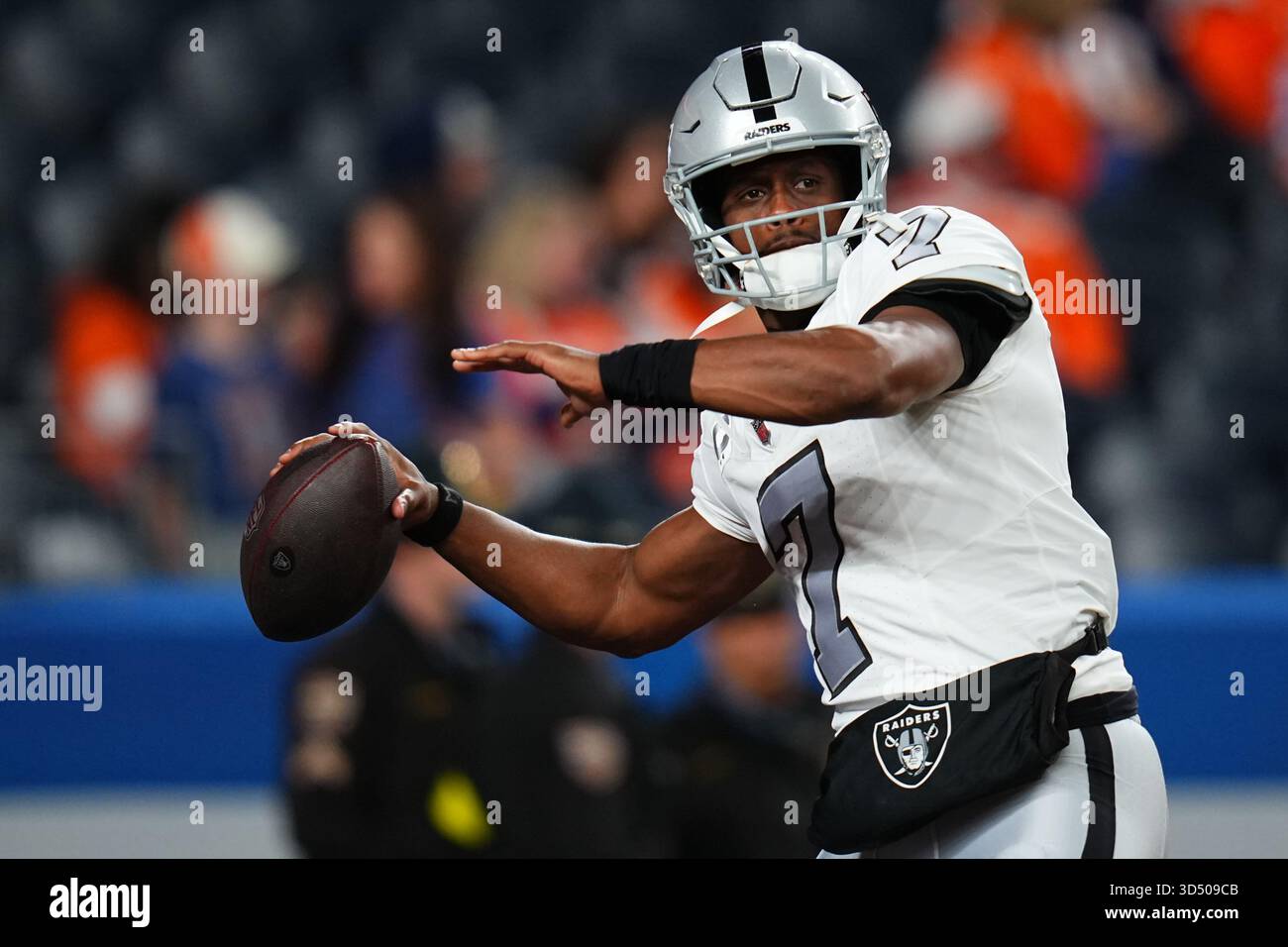 Las Vegas Raiders quarterback Geno Smith warms up against the Denver ...