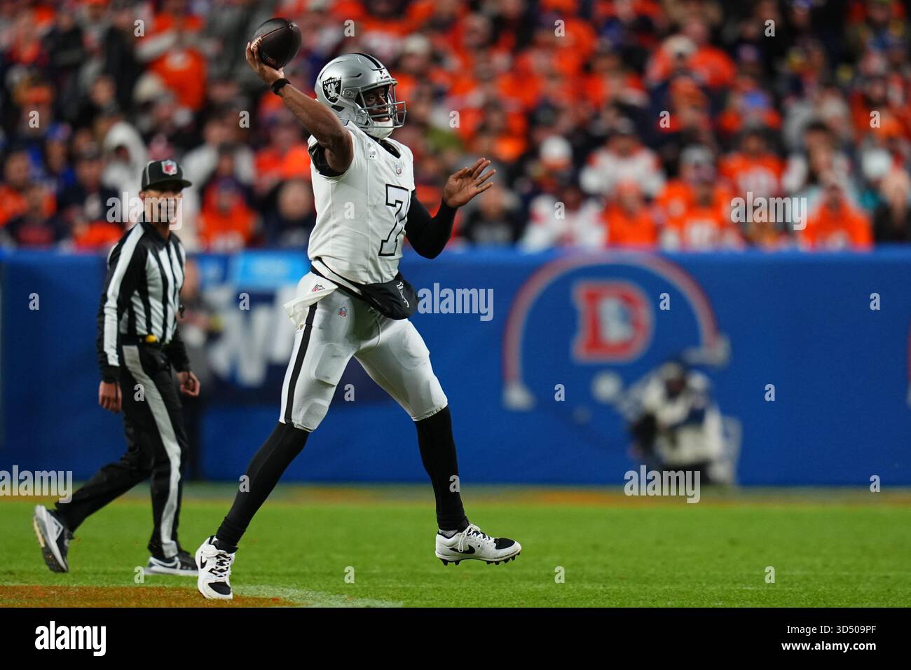 Las Vegas Raiders quarterback Geno Smith passes against the Denver ...