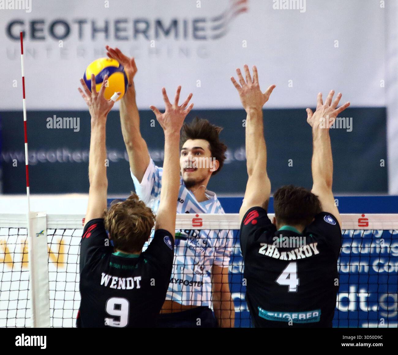 in the middle Marius BUECHI (Dachau), He Volleyball Bundesliga ...