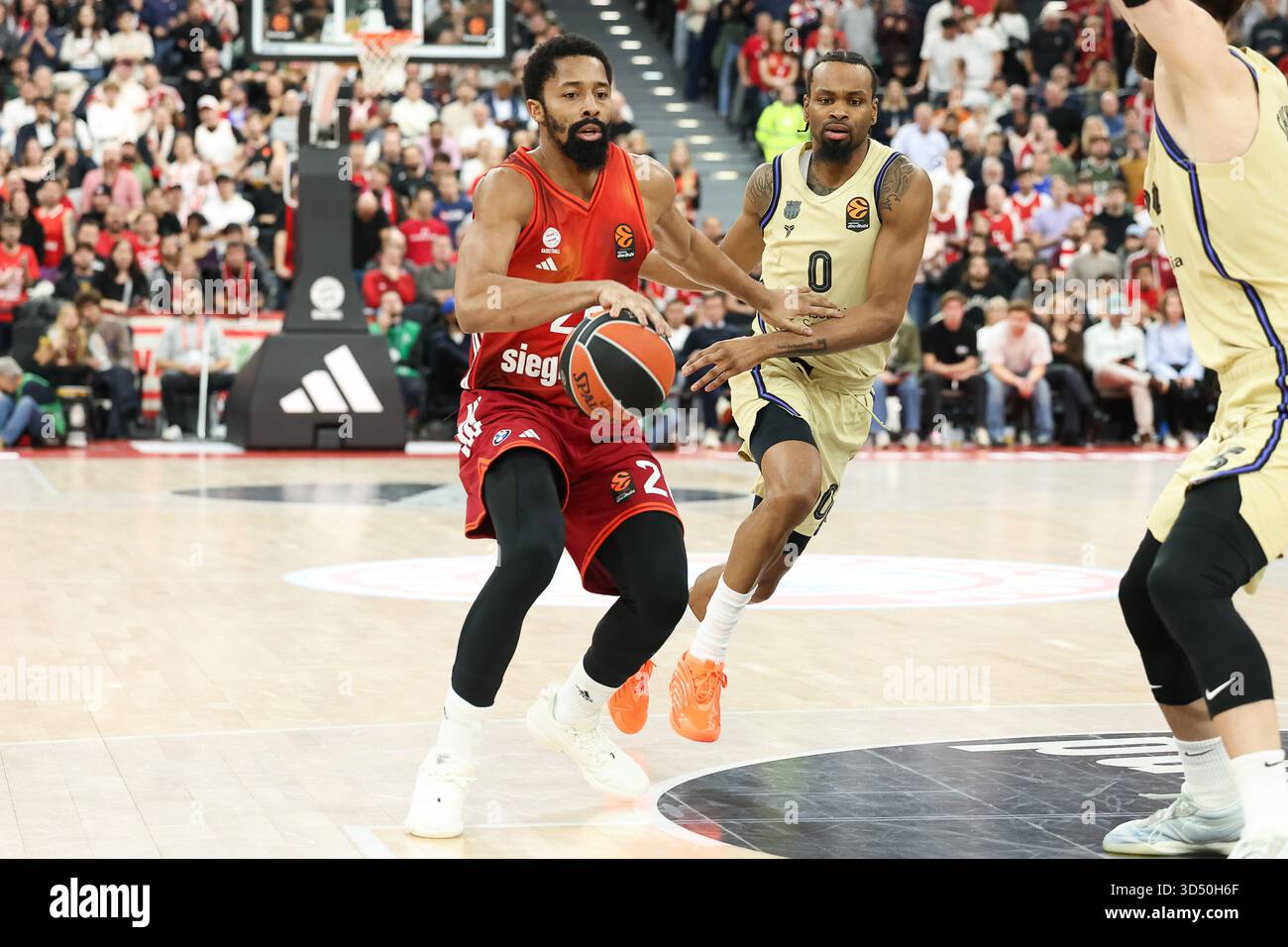 Spencer Dinwiddie (FC Bayern Basketball, #26) with Kevin Punter (FC ...