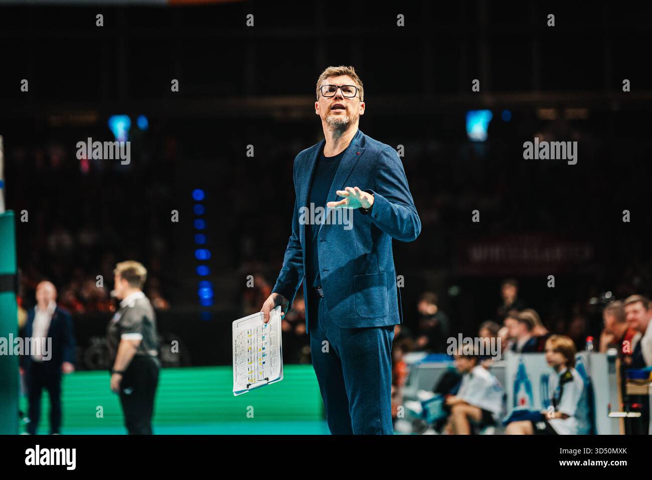 Stefan Hübner (Coach SVG Lüneburg); Volleyball Bundesliga, 6th matchday ...