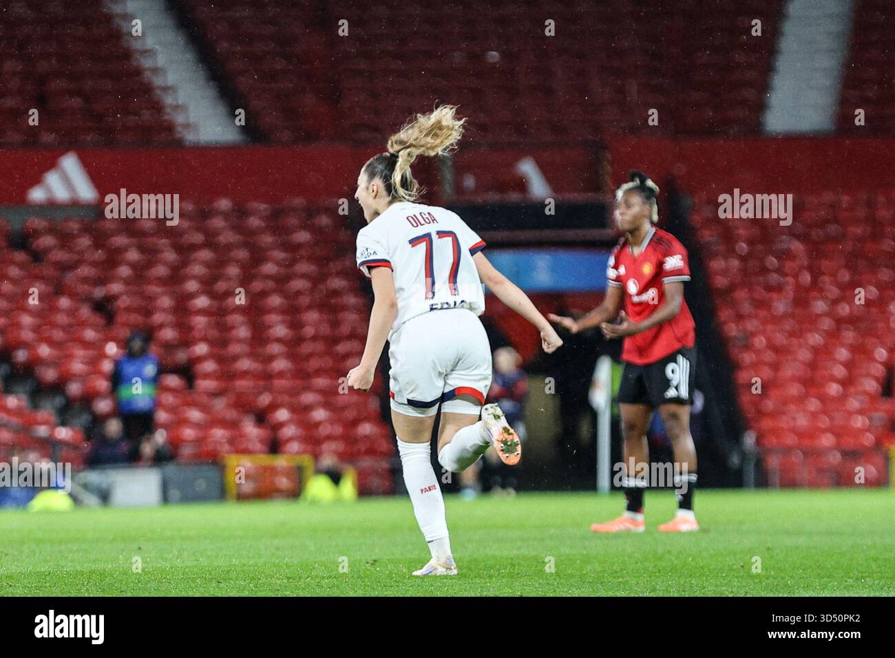 Manchester, England, November 12th 2025: Olga Carmona (77 PSG ...