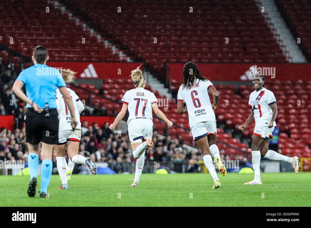 Manchester, England, November 12th 2025: Olga Carmona (77 PSG ...