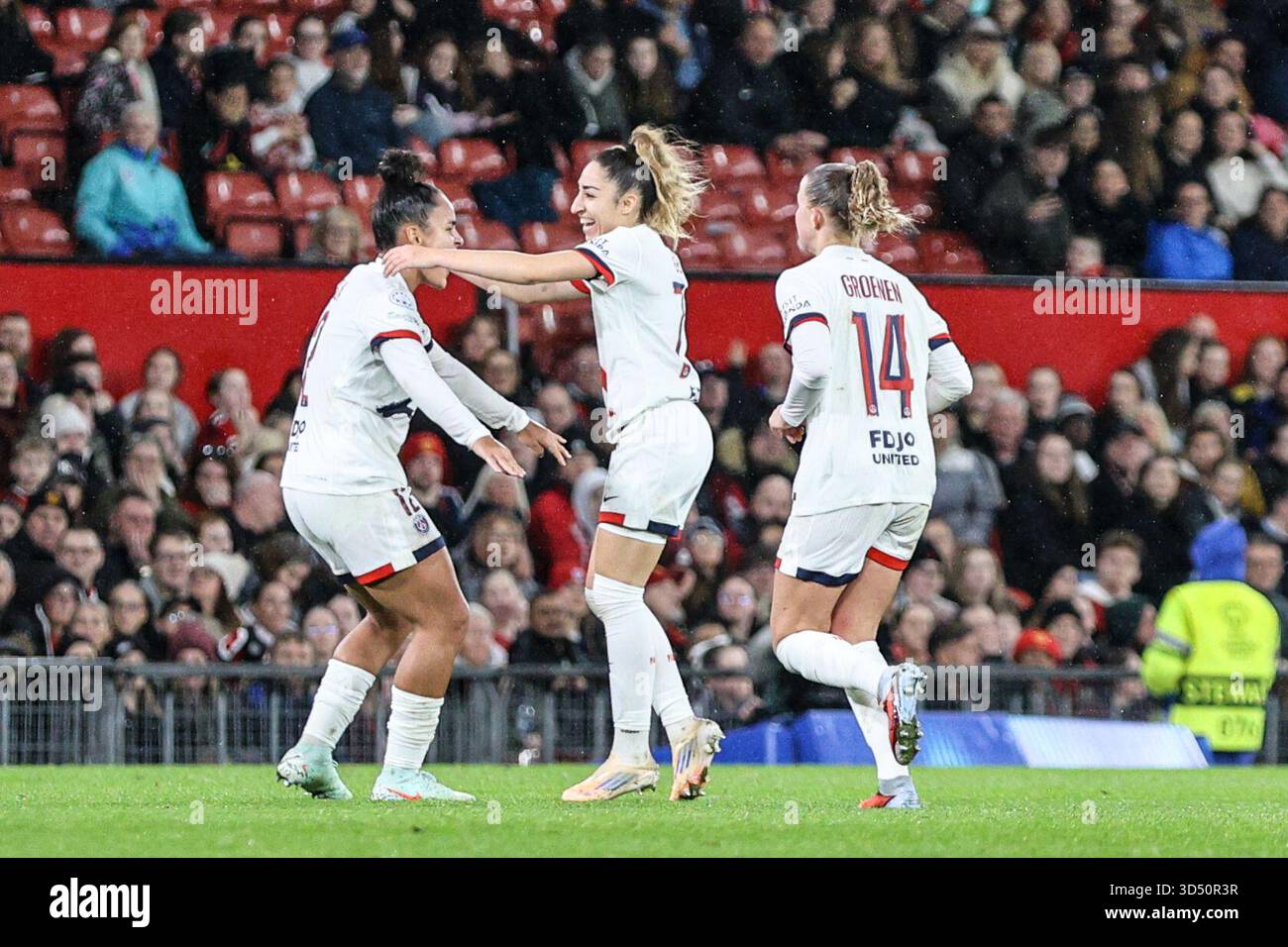 Manchester, England, November 12th 2025: Olga Carmona (77 PSG ...