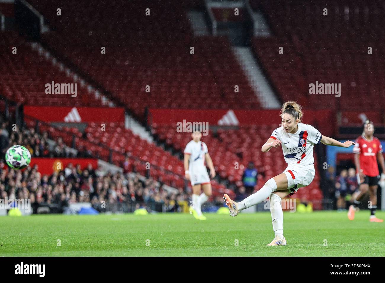 Manchester, England, November 12th 2025: Olga Carmona (77 PSG) scores ...