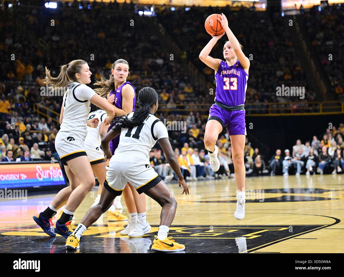 IOWA CITY, IA - NOVEMBER 09: Evansville guard Logan Luebbers Palmer (33 ...